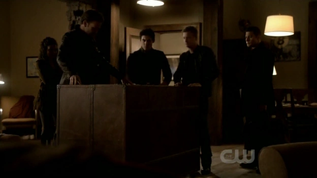 La boîte de Klaus | Wiki Vampire Diaries France | Fandom