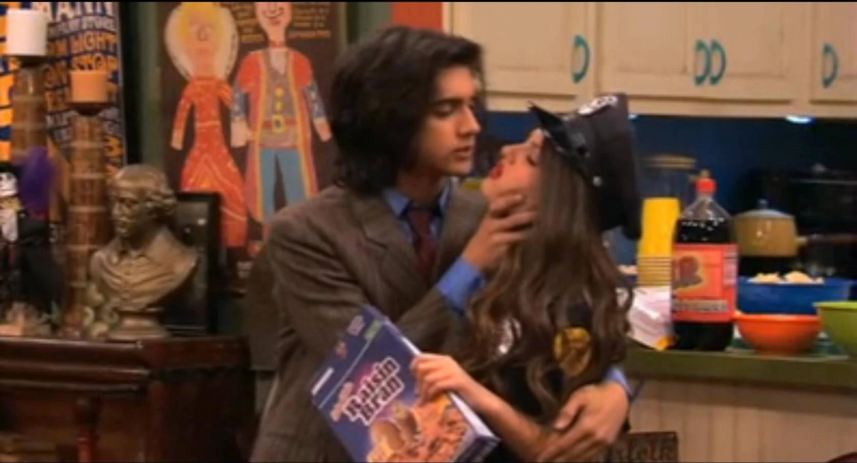 Victorious Cat And Beck Kiss