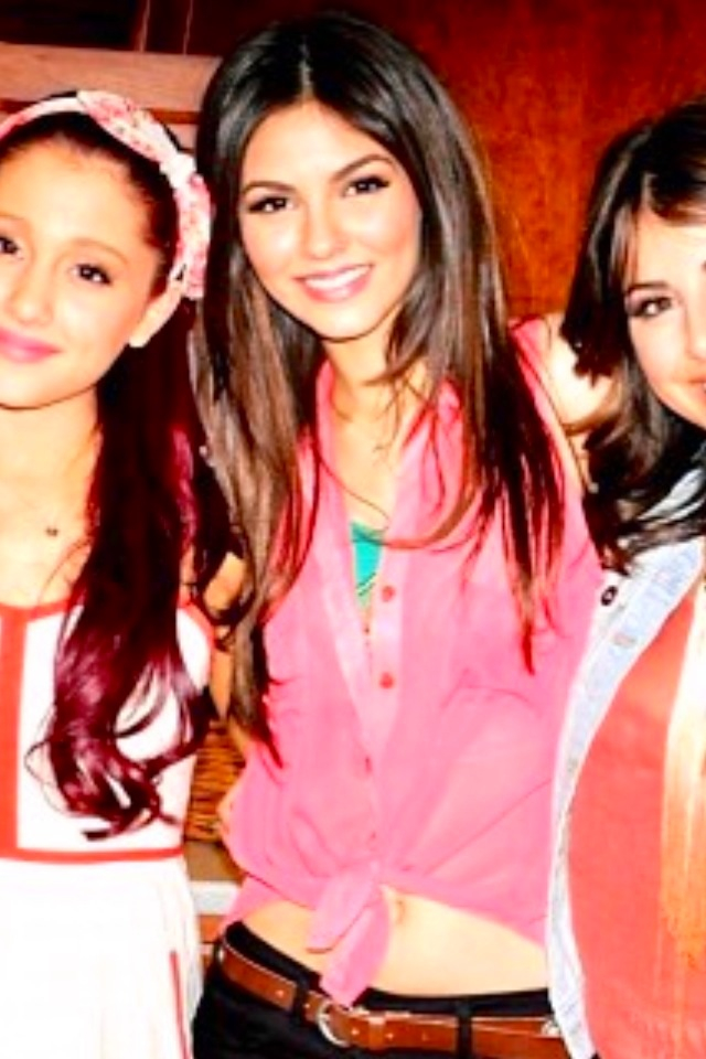 Victoria Justice Belly Button Pierced