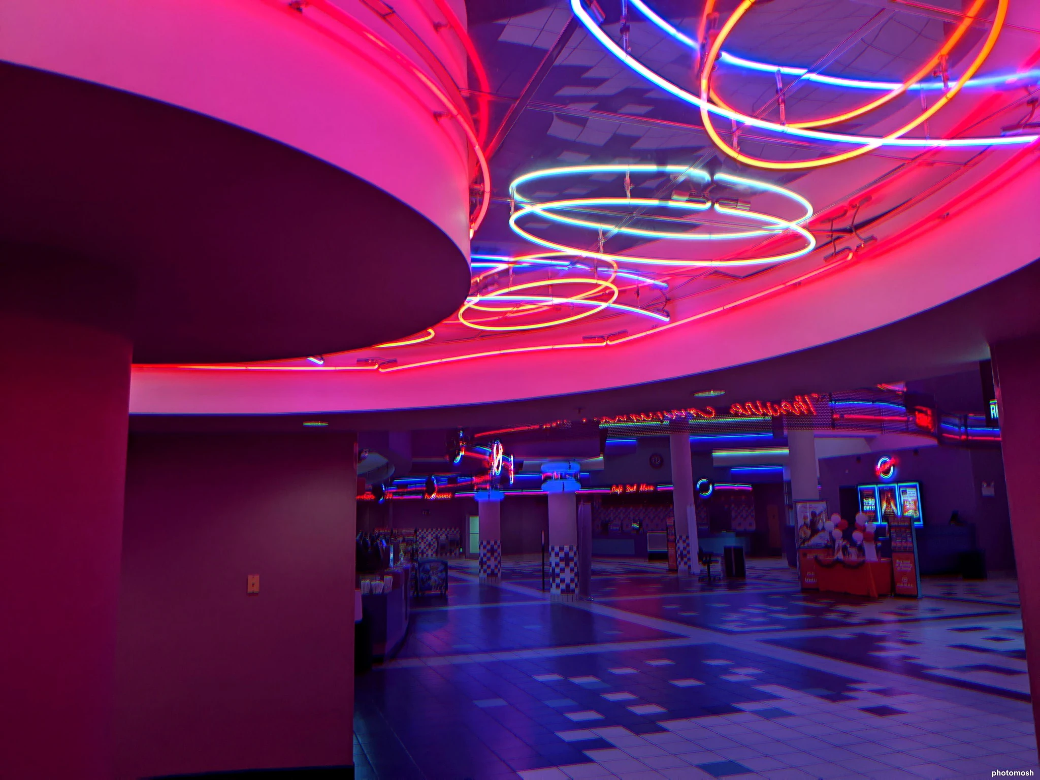 Level 5: "Căn phòng dạ quang" | Wiki Vietnamese Backrooms | Fandom