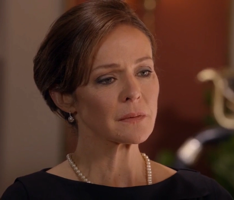 Stefania Kivani (Reef Break) | Villainous Beauties Wiki | Fandom