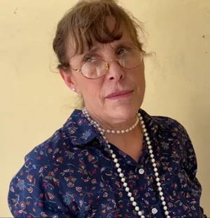 Mrs. Elliott (SoulSnack) | Villainous Beauties Wiki | Fandom