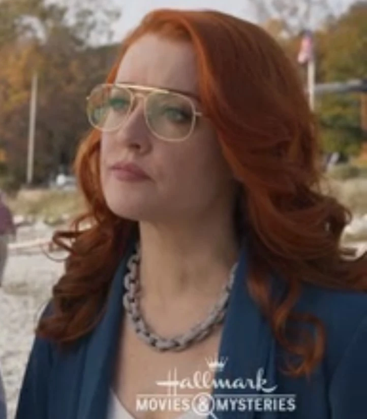 Regina Fields (A Martha's Vineyard Mystery) | Villainous Beauties Wiki | Fandom