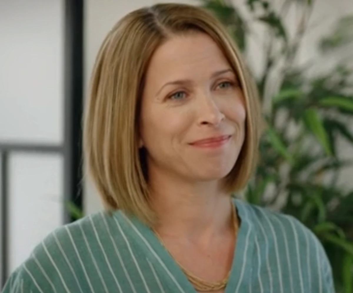 Amanda Kelly (Ruby Herring Mysteries) | Villainous Beauties Wiki | Fandom