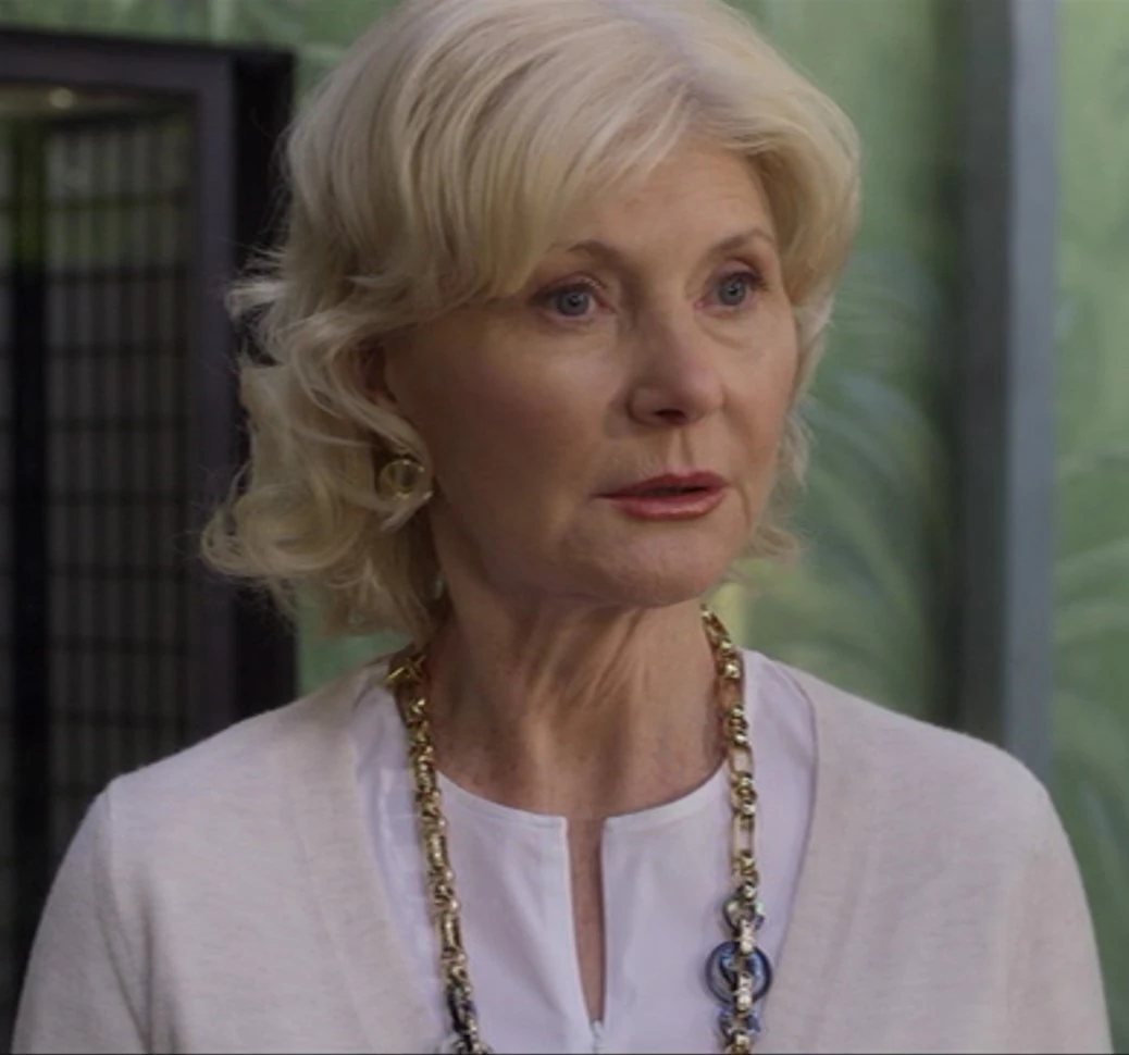 Mrs. Harlan (Walker) | Villainous Beauties Wiki | Fandom