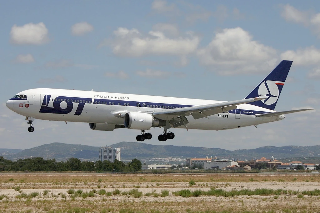 LOT Polish Airlines flight 779 | Virtual Aviation Accidents Wiki | Fandom