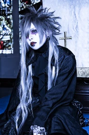 Mira (UNDEUX) | Wiki Visual Kei | Fandom