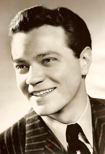 Alfred Drake | Voice Actors from the world Wikia | Fandom