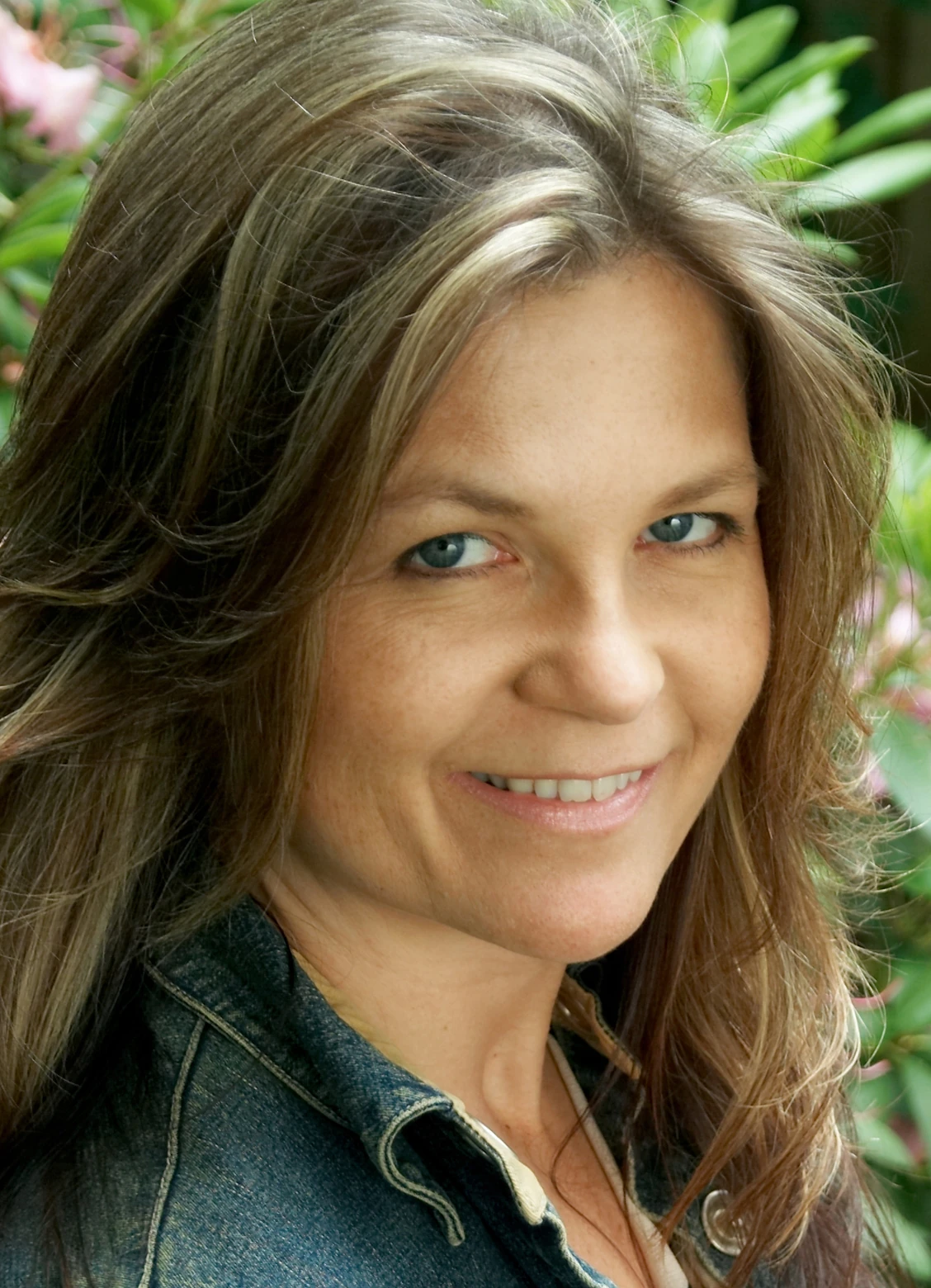 Debbie Munro | Voice Actors from the world Wikia | Fandom