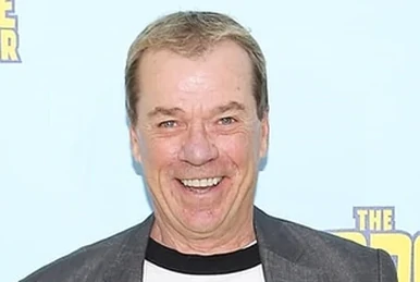 Rodger Bumpass En Amy Stiller Cousin Larry Hosts Disney's One Saturday