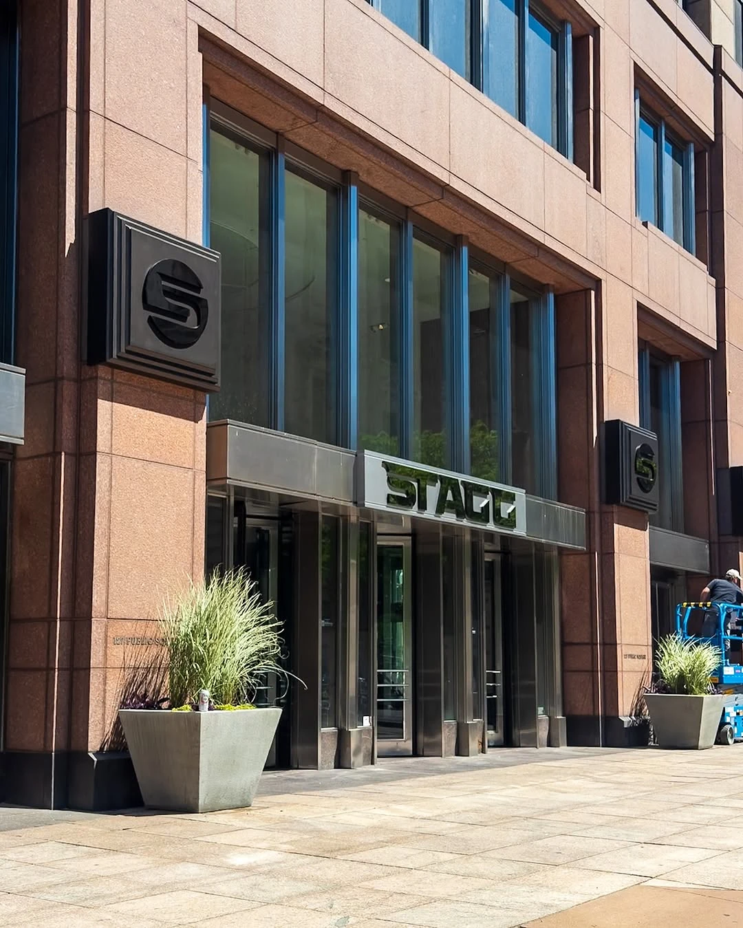 Stagg Industries | Вселенная DC Вики | Fandom