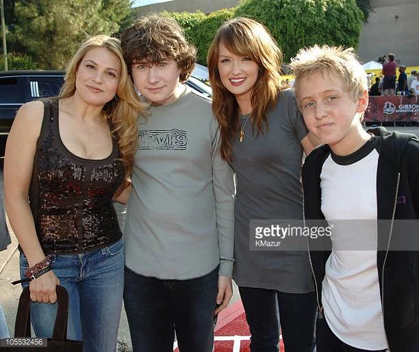 Gold family photos | The War at Home Wiki | Fandom