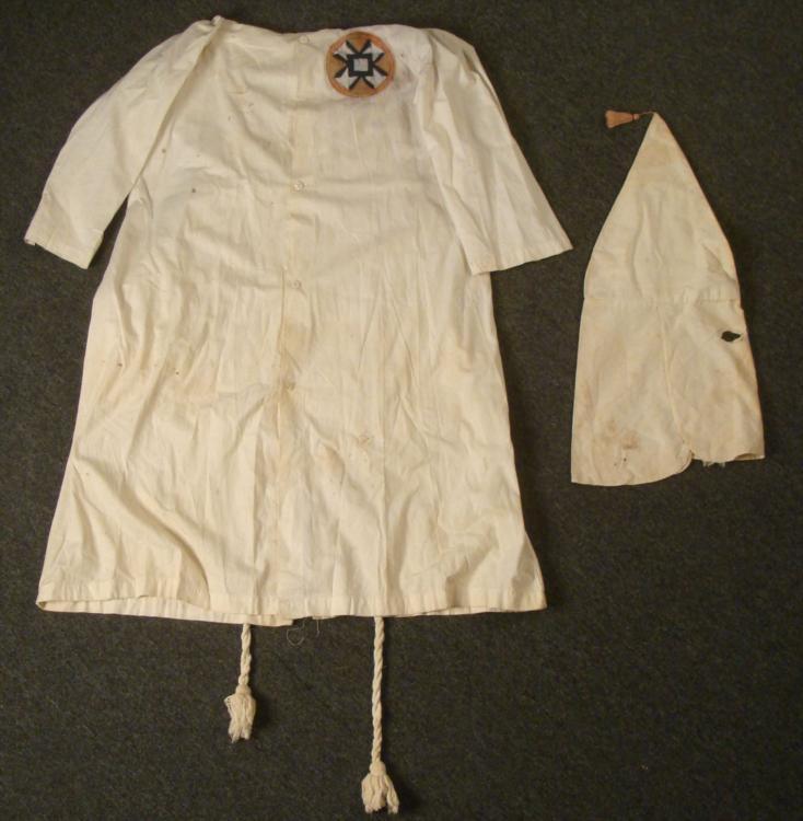 William J. Simmons' Klan Cloak | Warehouse 13 Artifact William J. Simmons' Klan Cloak | Warehouse 13 Artifact