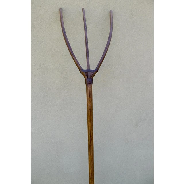 Wayne Wheeler's Hayfork | Warehouse 13 Artifact Database Wiki | Fandom