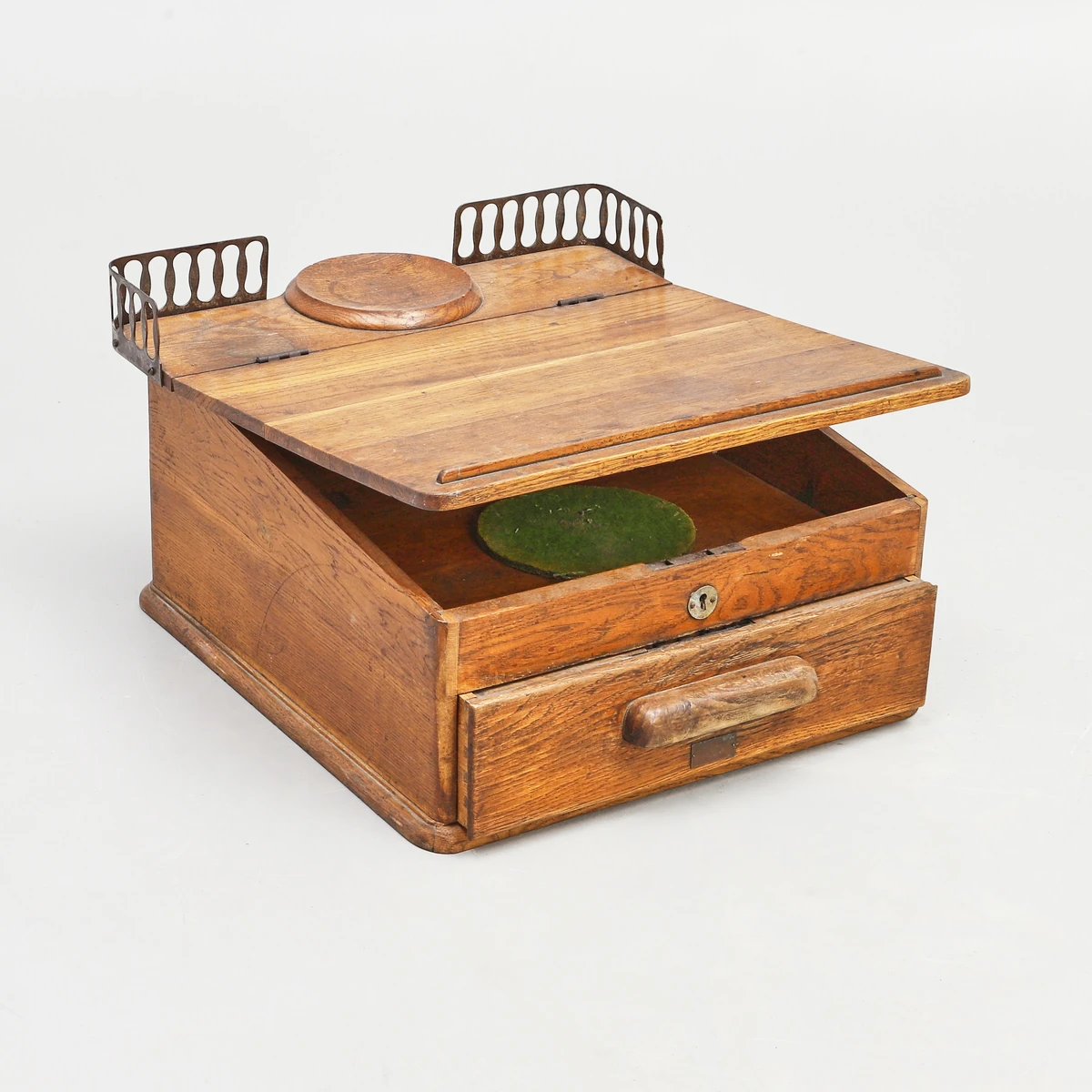 Stratton Brothers’ Cashbox | Warehouse 13 Artifact Database Wiki | Fandom