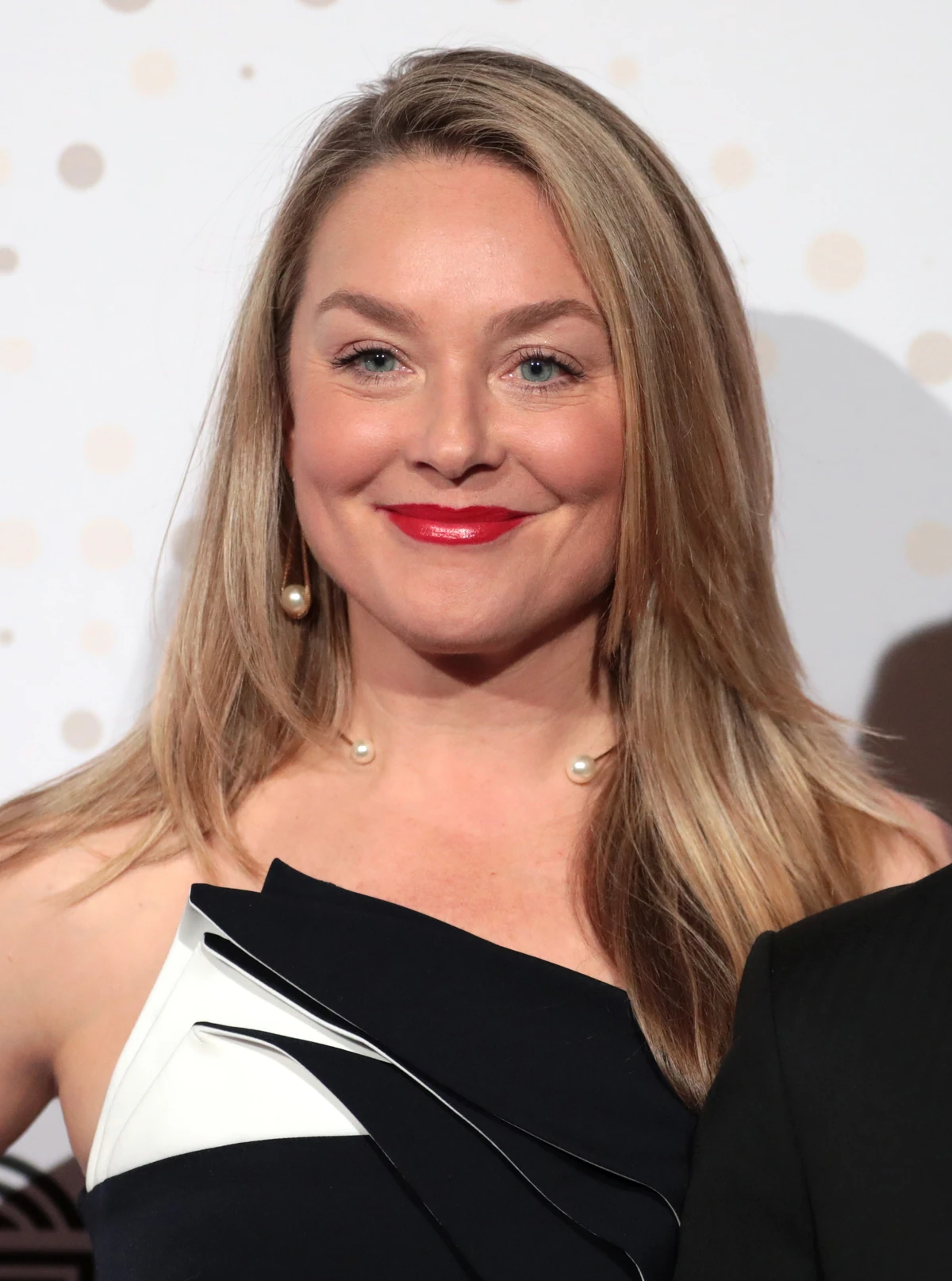 Elisabeth Röhm | Warner Bros. Entertainment Wiki | Fandom