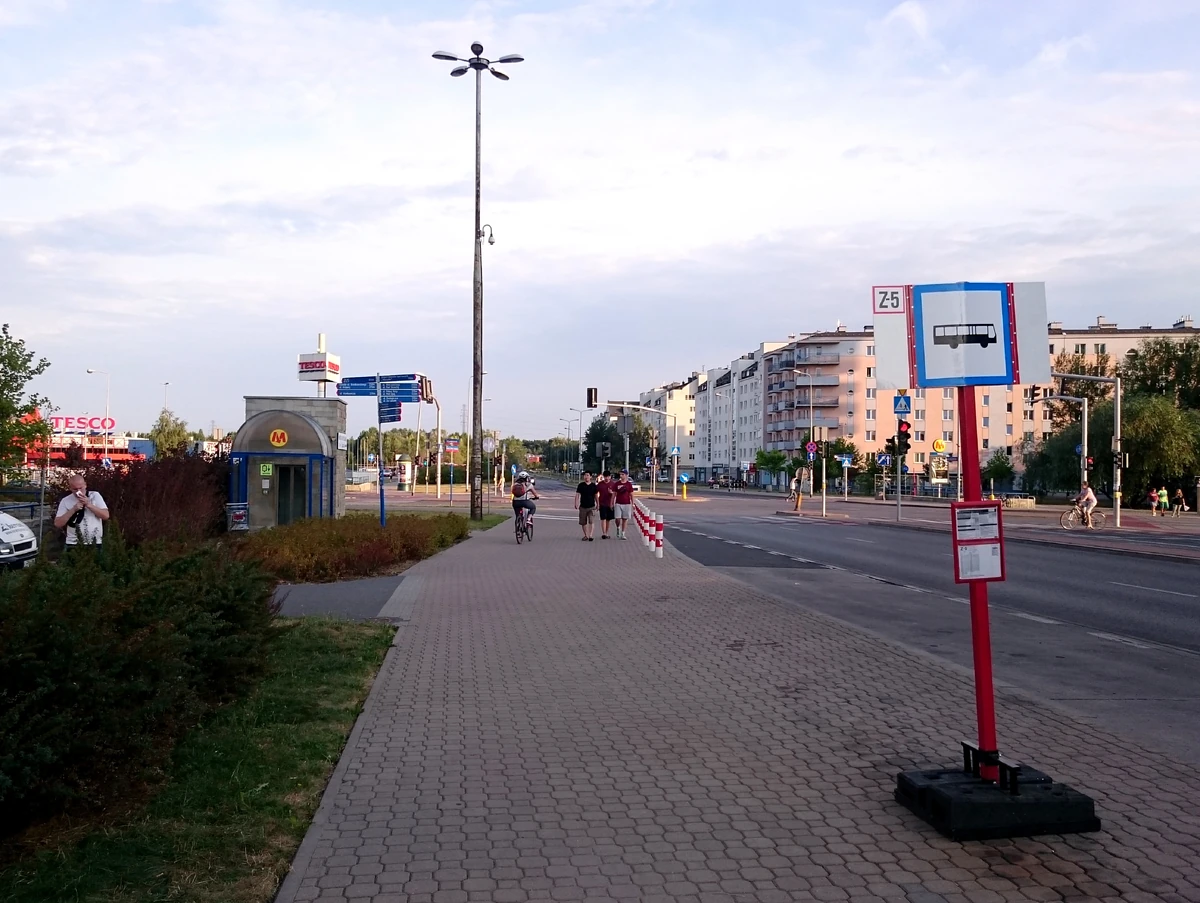 Zespół przystankowy Metro Kabaty | Warszawikia | Fandom