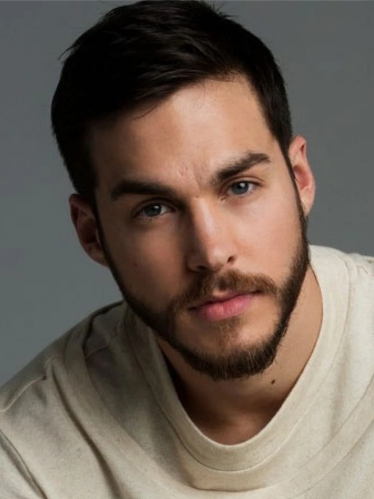 Christopher Chamberlain/Apperance | The Werewolf Diaries Wiki | Fandom