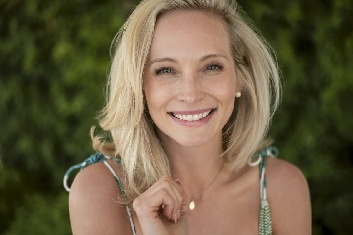 Bess Sinclair | We Were Liars Wiki | Fandom