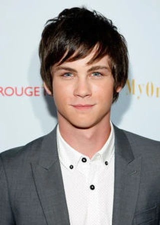 Logan Lerman Wiki Bio Age Net Worth And Other Facts F Vrogueco