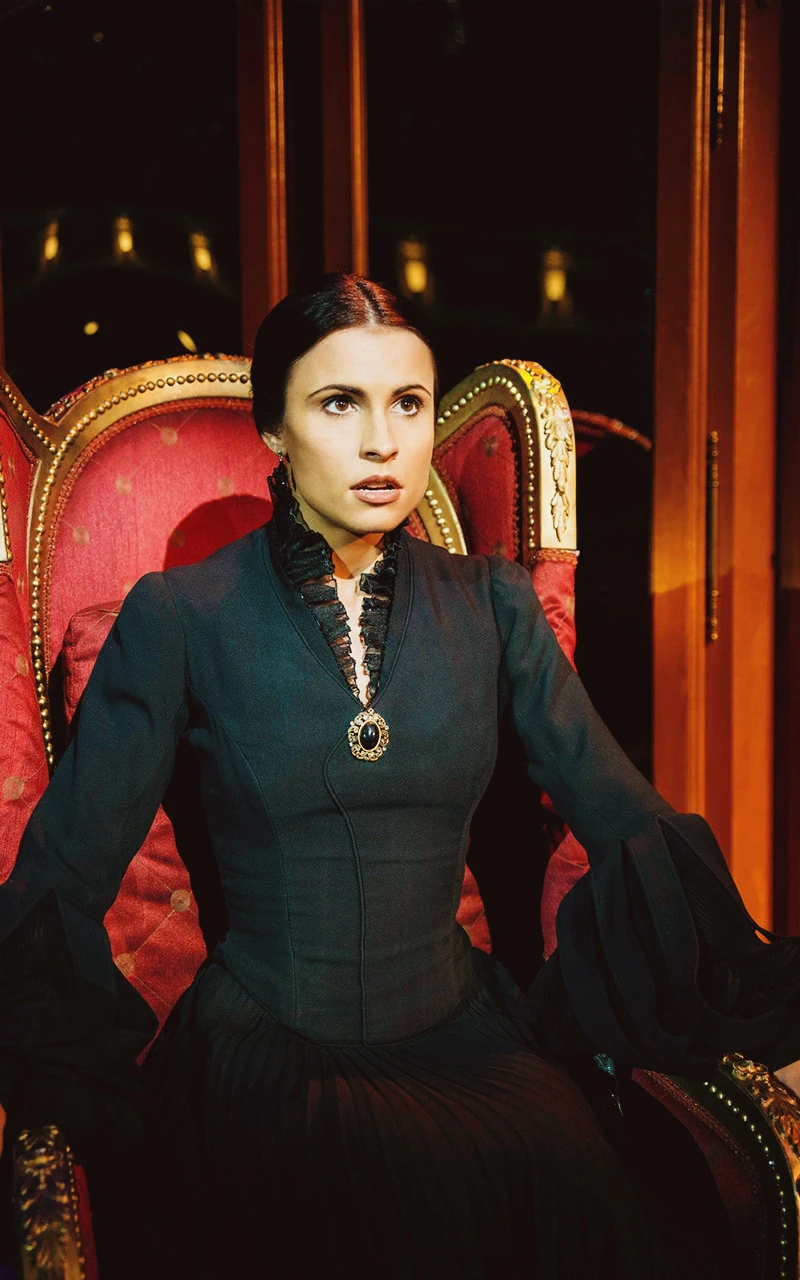 Carina Gillespie | Wicked Wiki | Fandom