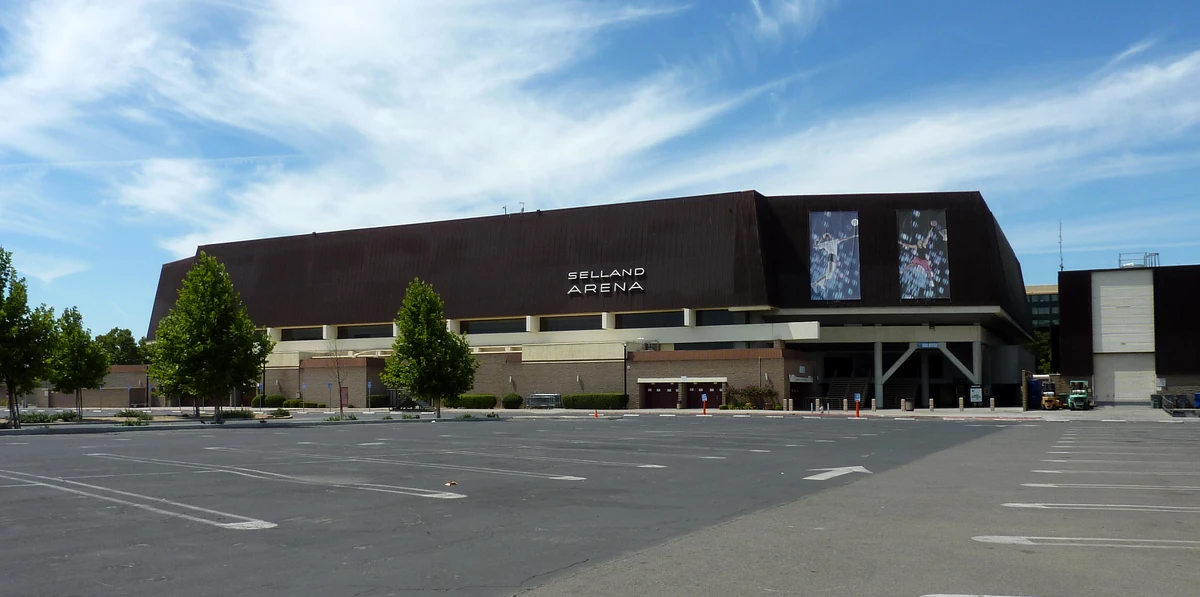 Selland Arena | Wigglepedia | Fandom