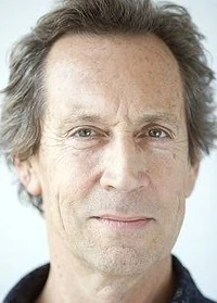 Jonathan Hyde | Wiki Doublage francophone | Fandom
