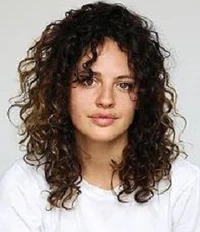 Léa Issert | Wiki Doublage francophone | Fandom
