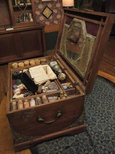 Baúl | Wiki Witches Of East End | Fandom