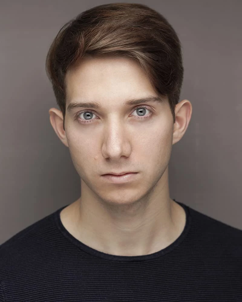 Elliott Francis | Wizarding World Film Wiki | Fandom