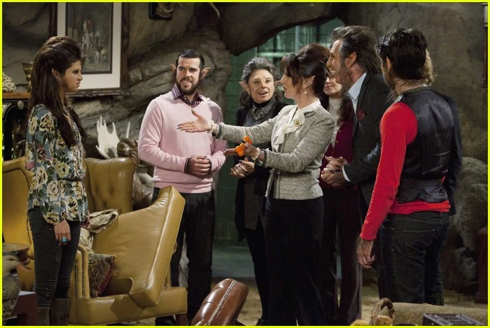 Linda Greybeck | Wizards of Waverly Place Wiki | Fandom