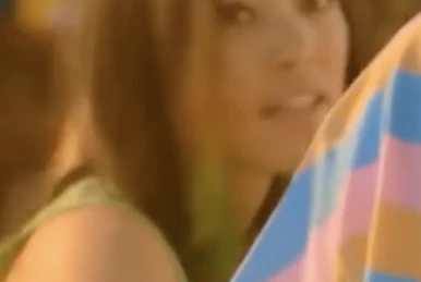 Thurnis Haley 벽지 Chaconia Wide Width Amber/Slate Wallpaper