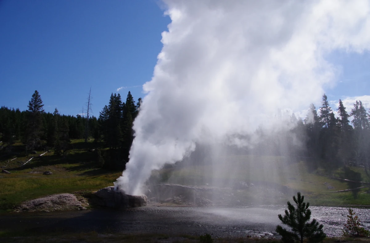 Riverside Geyser | Yellowstone Geysers Wiki | Fandom
