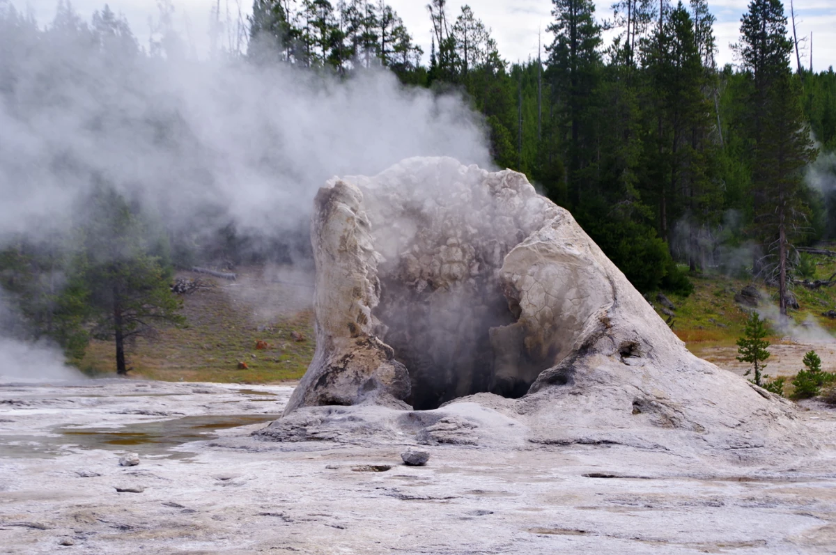 Giant Geyser | Yellowstone Geysers Wiki | Fandom