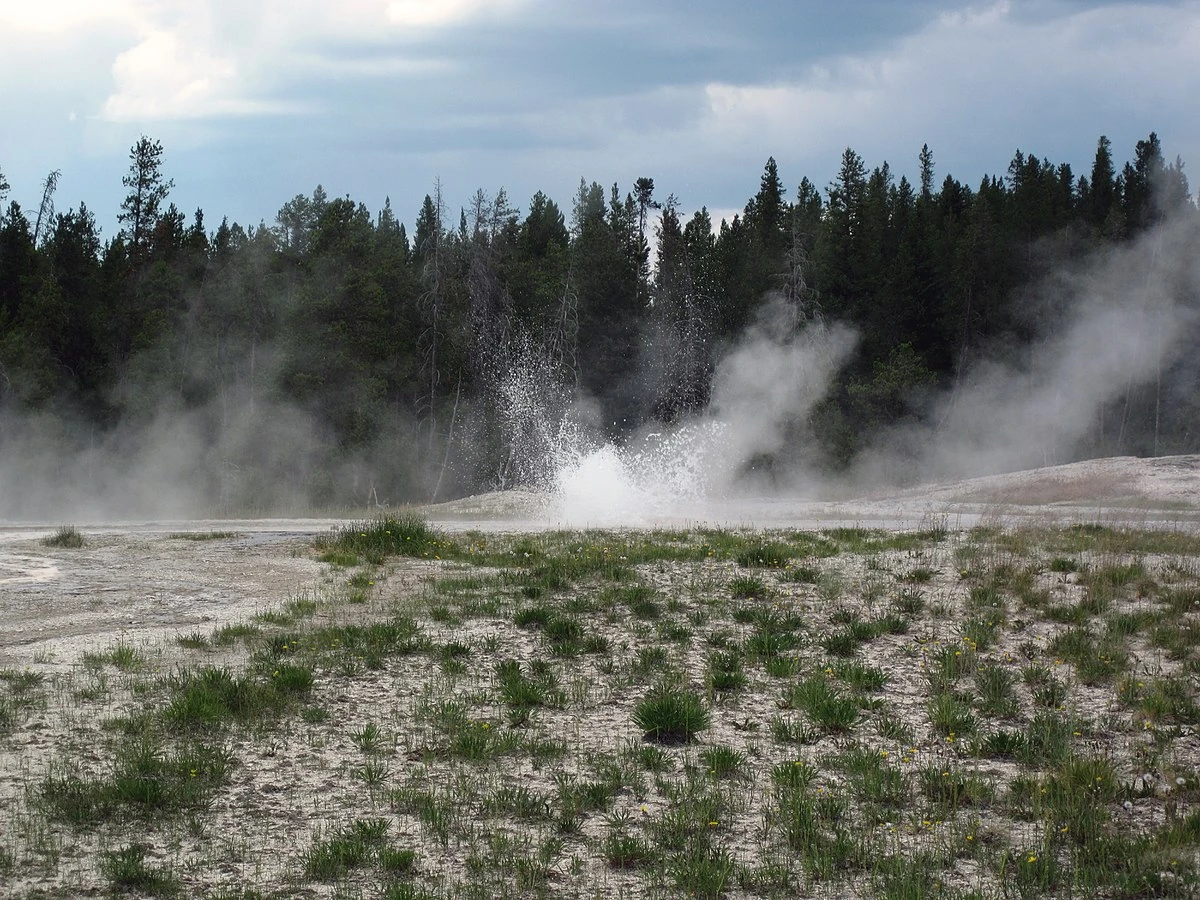 Bead Geyser | Yellowstone Geysers Wiki | Fandom