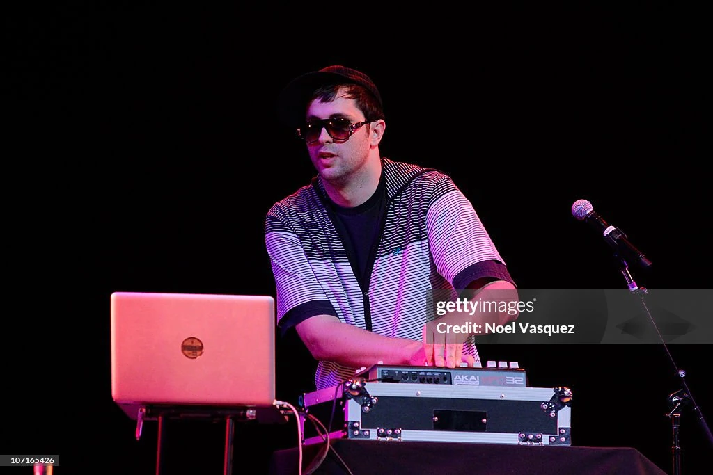 Derek Vincent Smith | Yo Gabba Gabba Wiki | Fandom