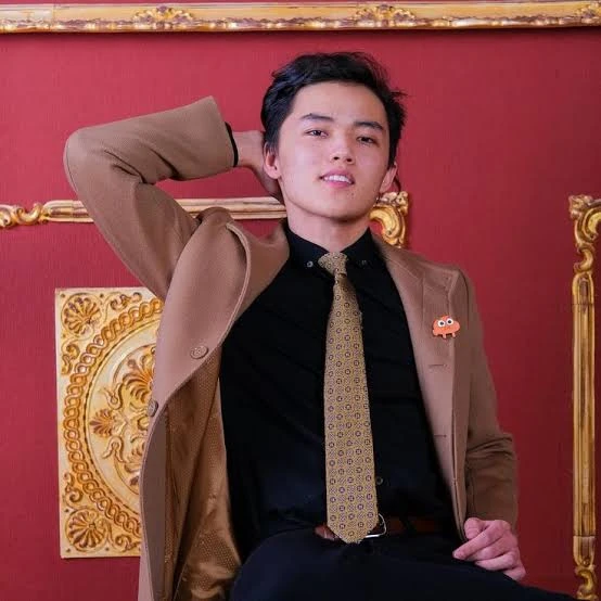 Batyr White | Yolo House Wiki | Fandom