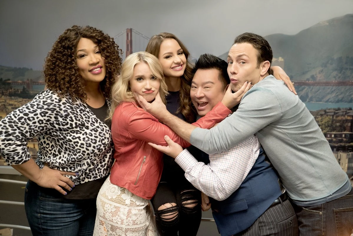Season 4 | Young & Hungry Wiki | Fandom