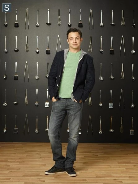 Josh Kaminski/Appearance | Young & Hungry Wiki | Fandom