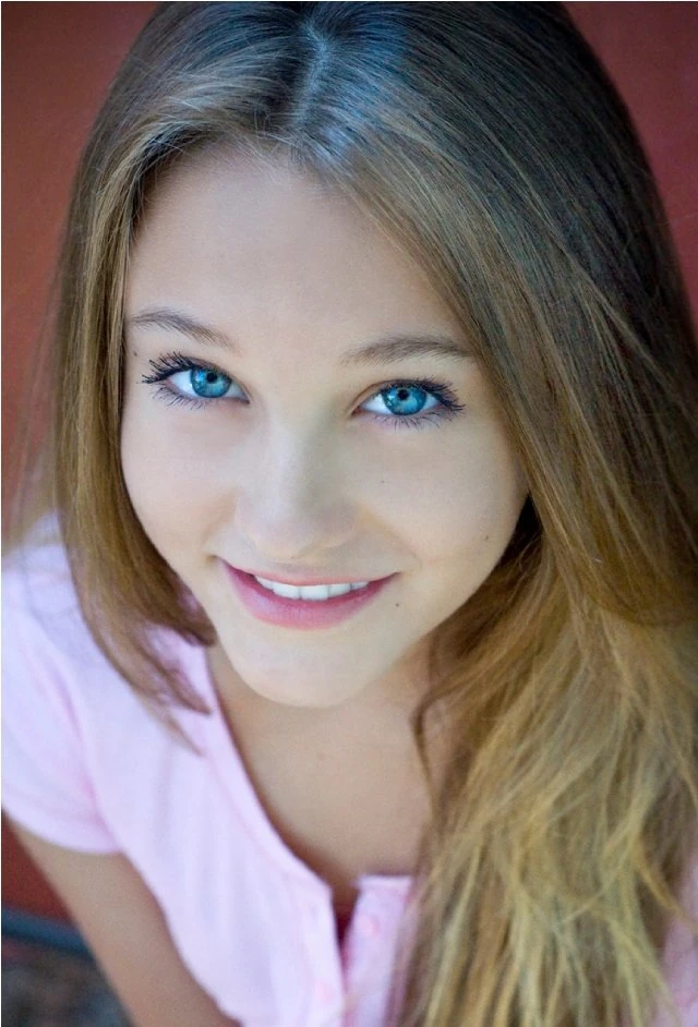 Kelly Crook | Young Hollywood Wiki | Fandom