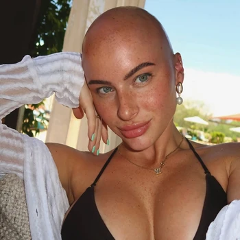 Chloe Bean | Wikitubia | Fandom