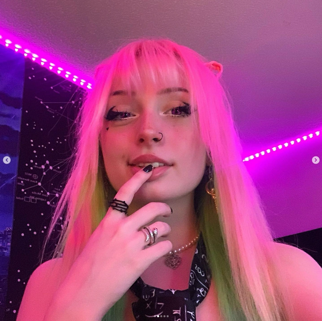 evaaviolett | Wikitubia | Fandom