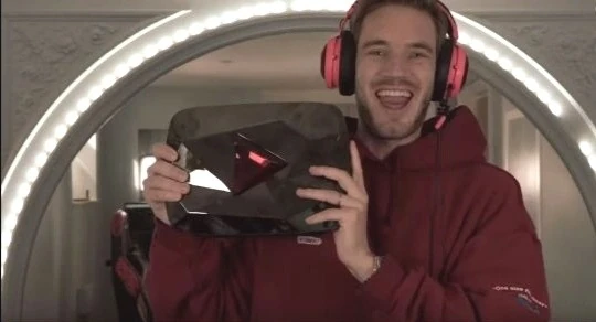 Red Diamond Play Button | YouTube Wiki | Fandom