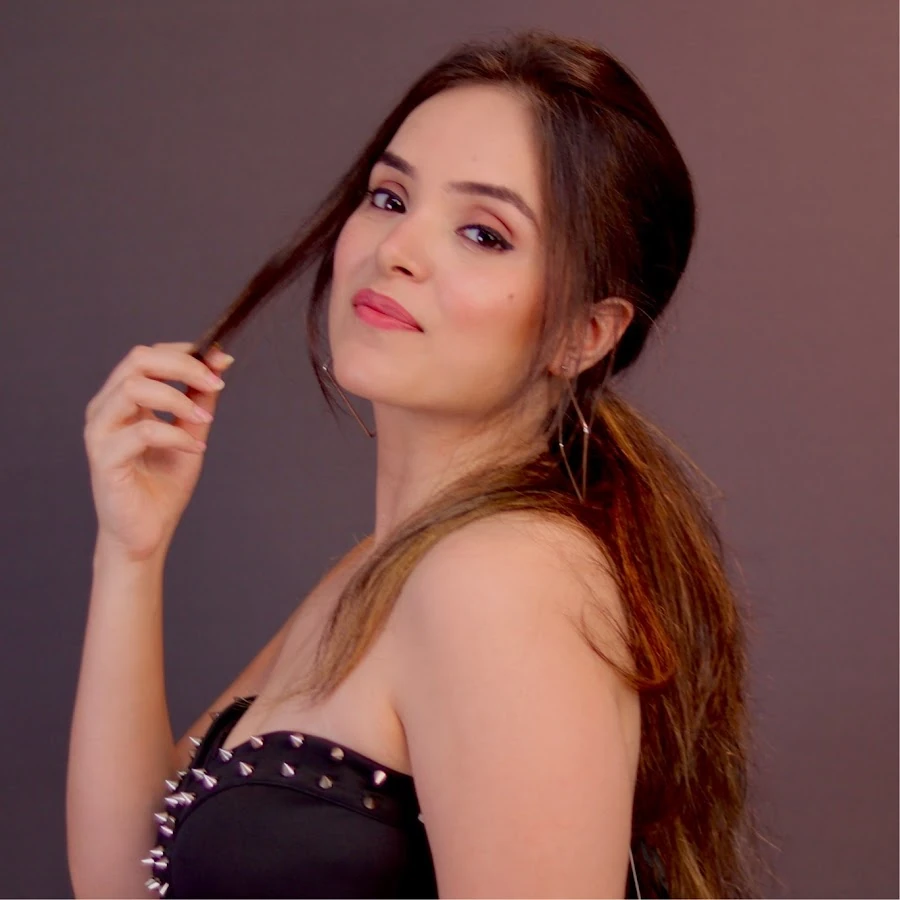 Simran Dhanwani | Wikitubia | Fandom