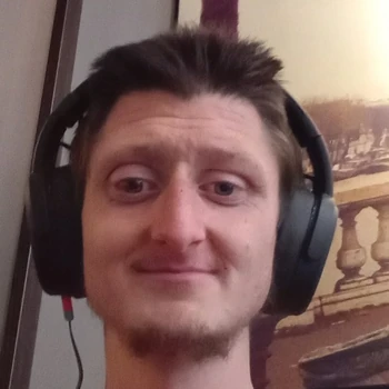 Daniel Larson | Wikitubia | Fandom