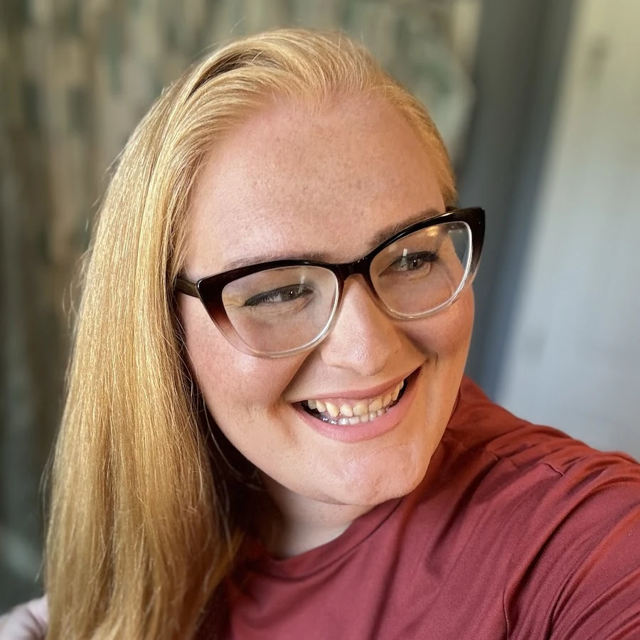 Emily Saxton | Wikitubia | Fandom