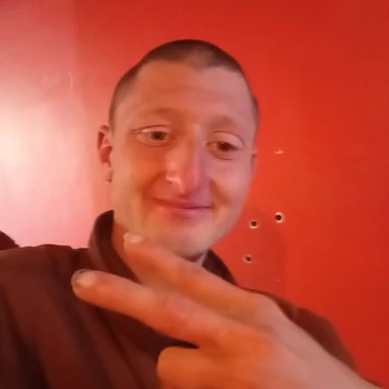 Daniel Larson | Wikitubia | Fandom