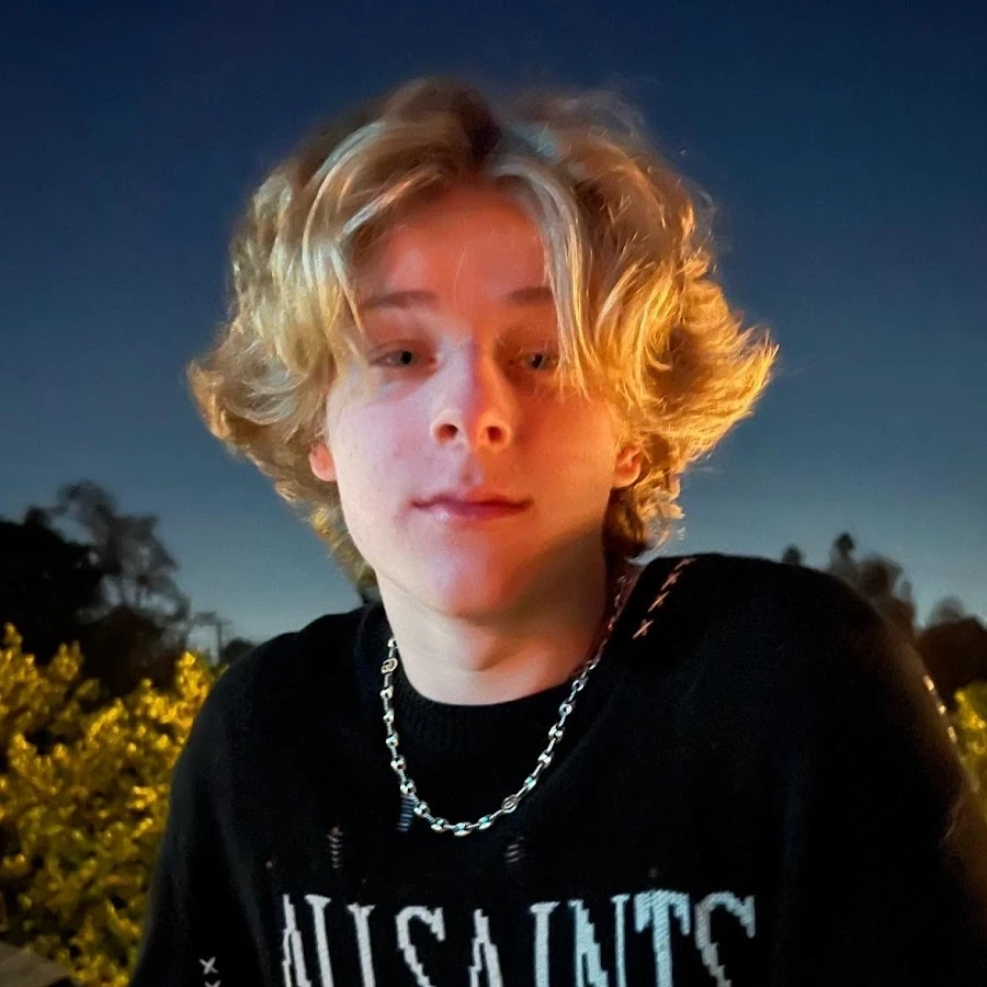 Lev Cameron | Wikitubia | Fandom