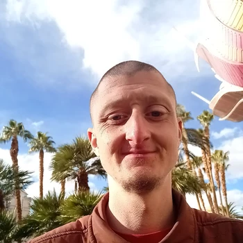 Daniel Larson | Wikitubia | Fandom