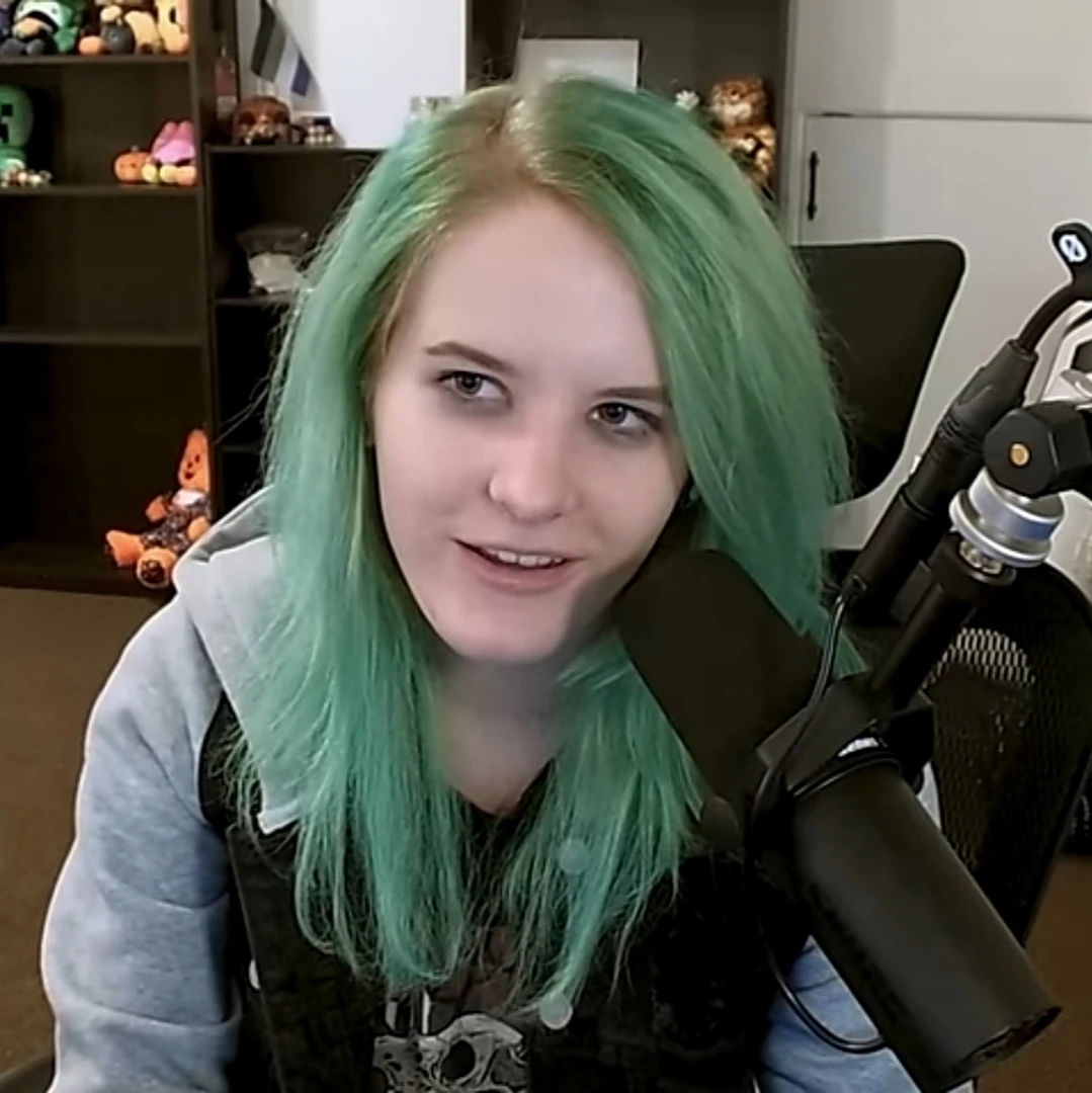 SmokeeBee | Wikitubia | Fandom